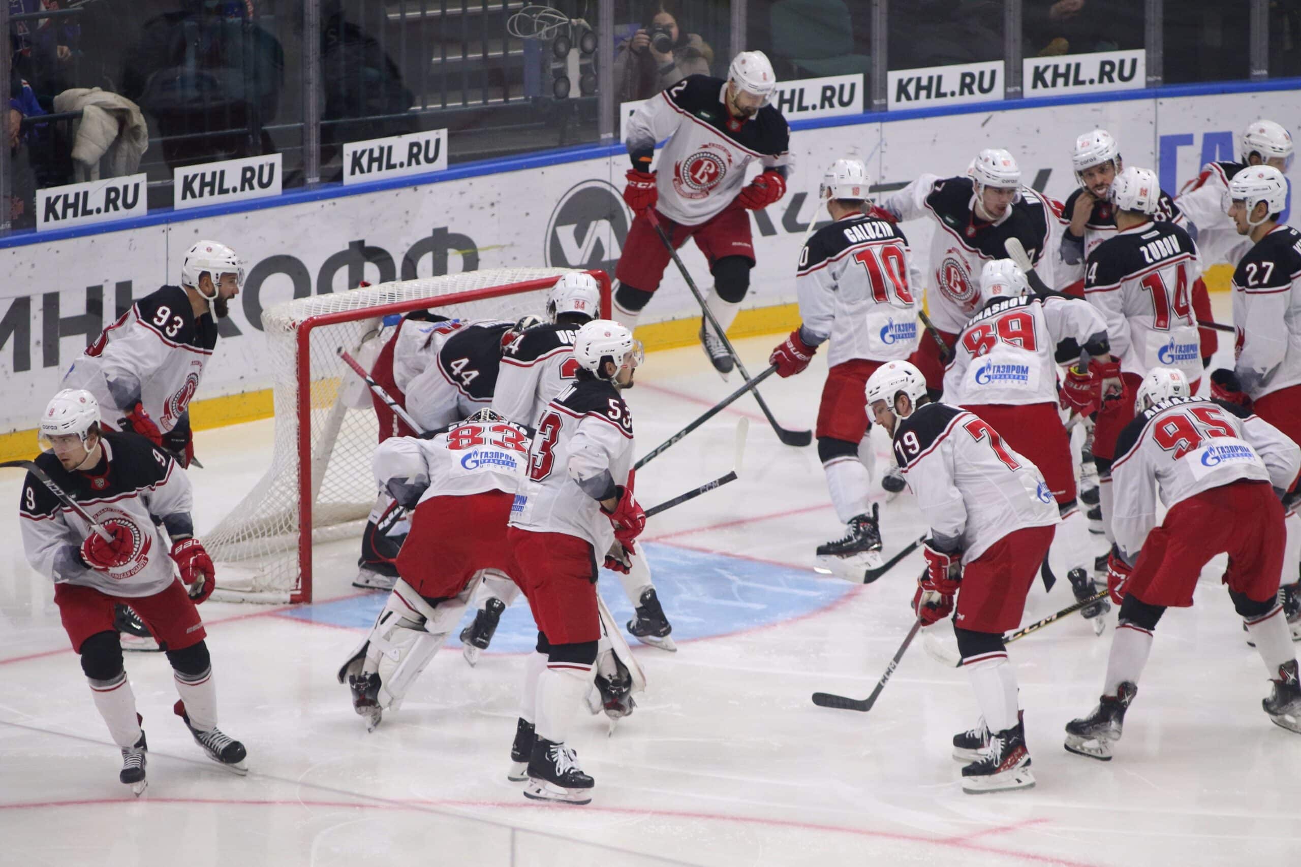 KHL murenee – yksi seura ulos